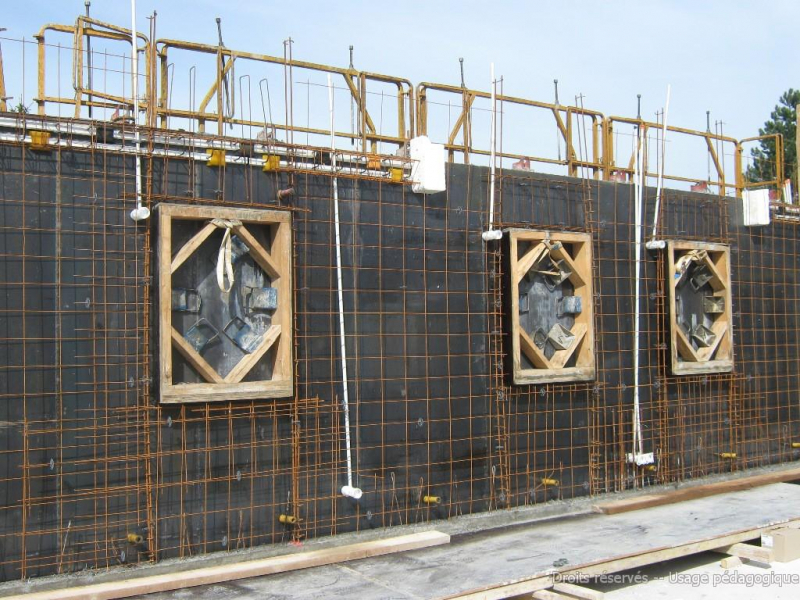 J'observe la réalisation de voiles en béton banché – Zoom chantier ...